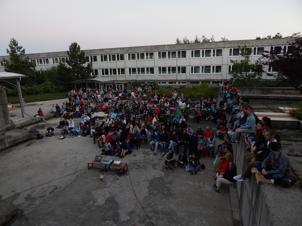 Dá sa kino v bazéne vypredať? Dá sa kino v bazéne vypredať?