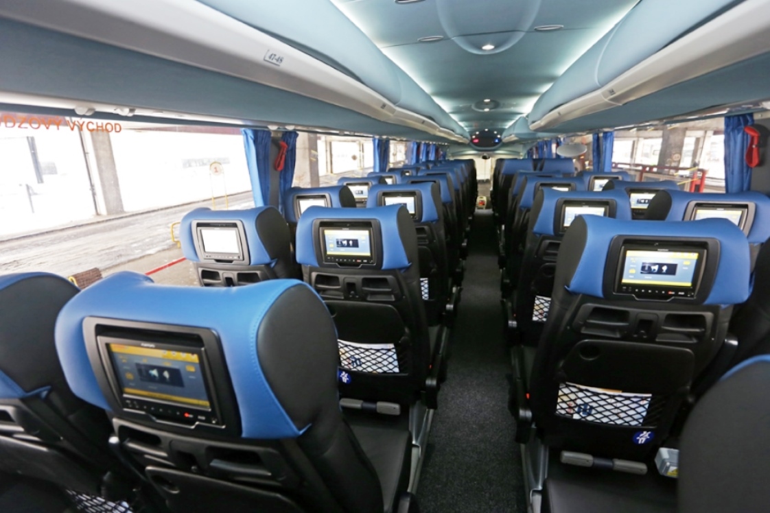 RegioJet zvýšil cestovné v autobusoch BB - BA, končí s rýchlikmi BA - KE