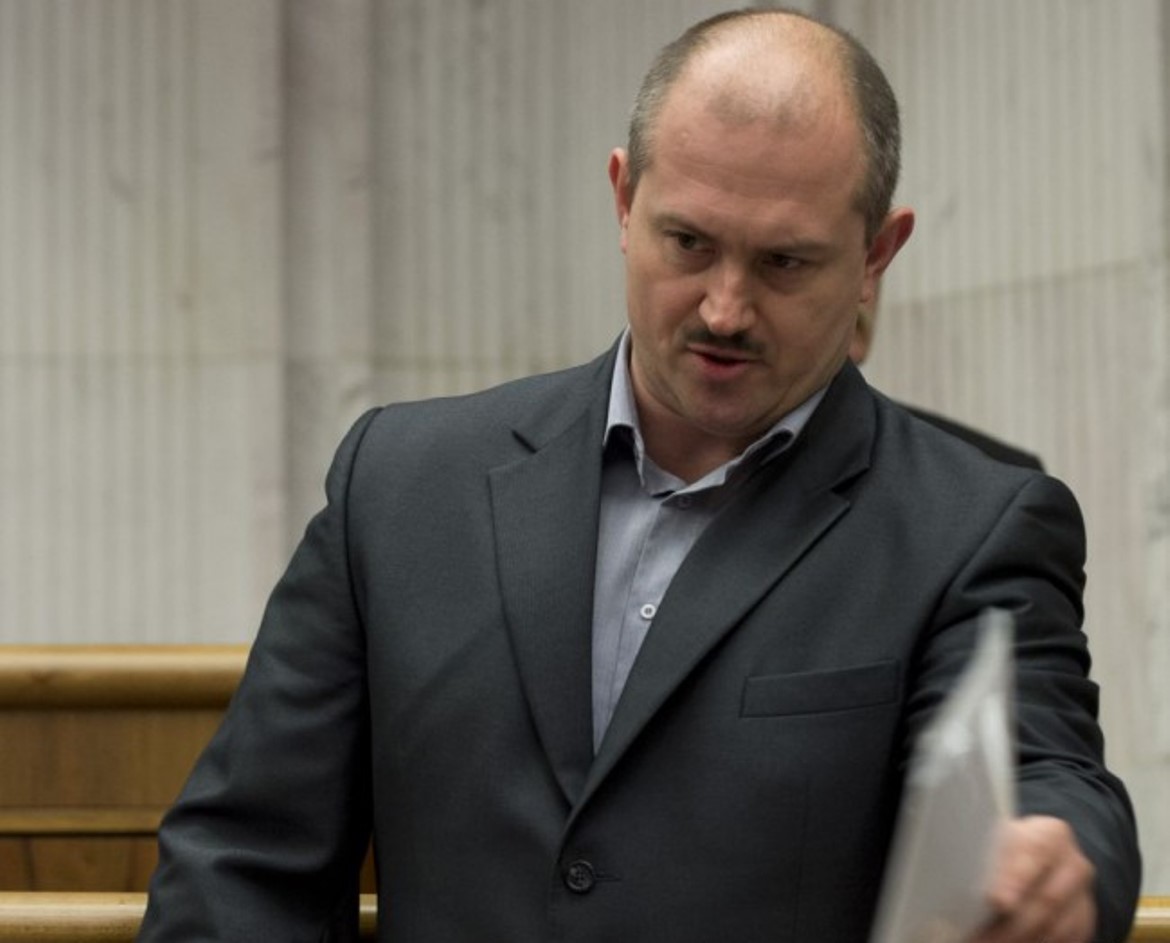 Kotleba verejne klamal o údajnom pokuse asociálov znásilniť dievča vo vlaku