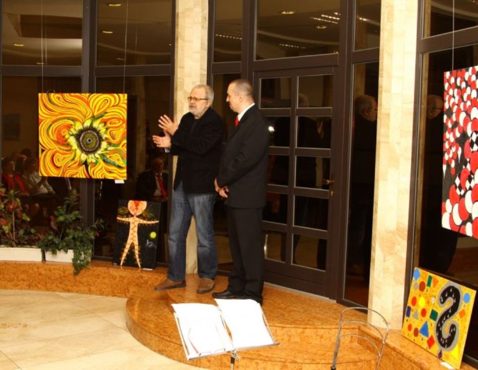 Bývalý kuchár Ján Suchý vystavuje svoje obrazy v bystrickej knižnici