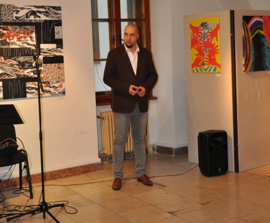 Bývalý kuchár Ján Suchý vystavuje svoje obrazy v bystrickej knižnici