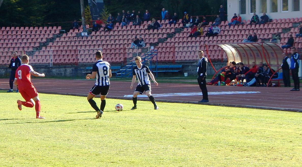 Mestská Dukla podľahla doma Petržalke, tréner zobral prehru na seba + HLASY Mestská Dukla podľahla doma Petržalke, tréner zobral prehru na seba + HLASY