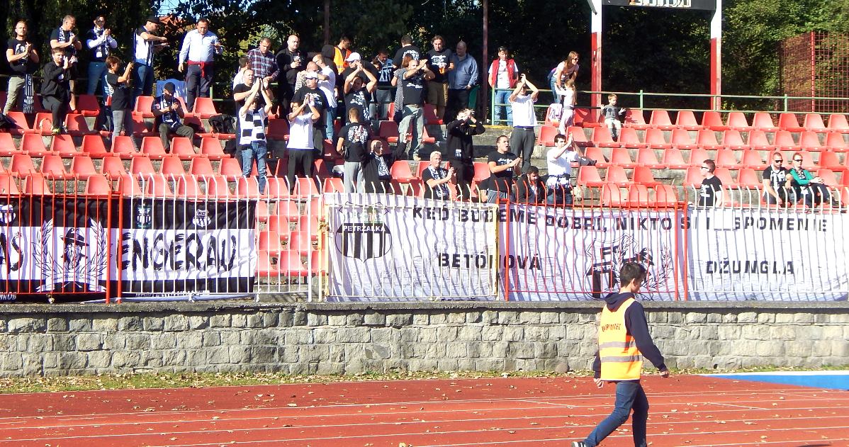 Mestská Dukla podľahla doma Petržalke, tréner zobral prehru na seba + HLASY Mestská Dukla podľahla doma Petržalke, tréner zobral prehru na seba + HLASY