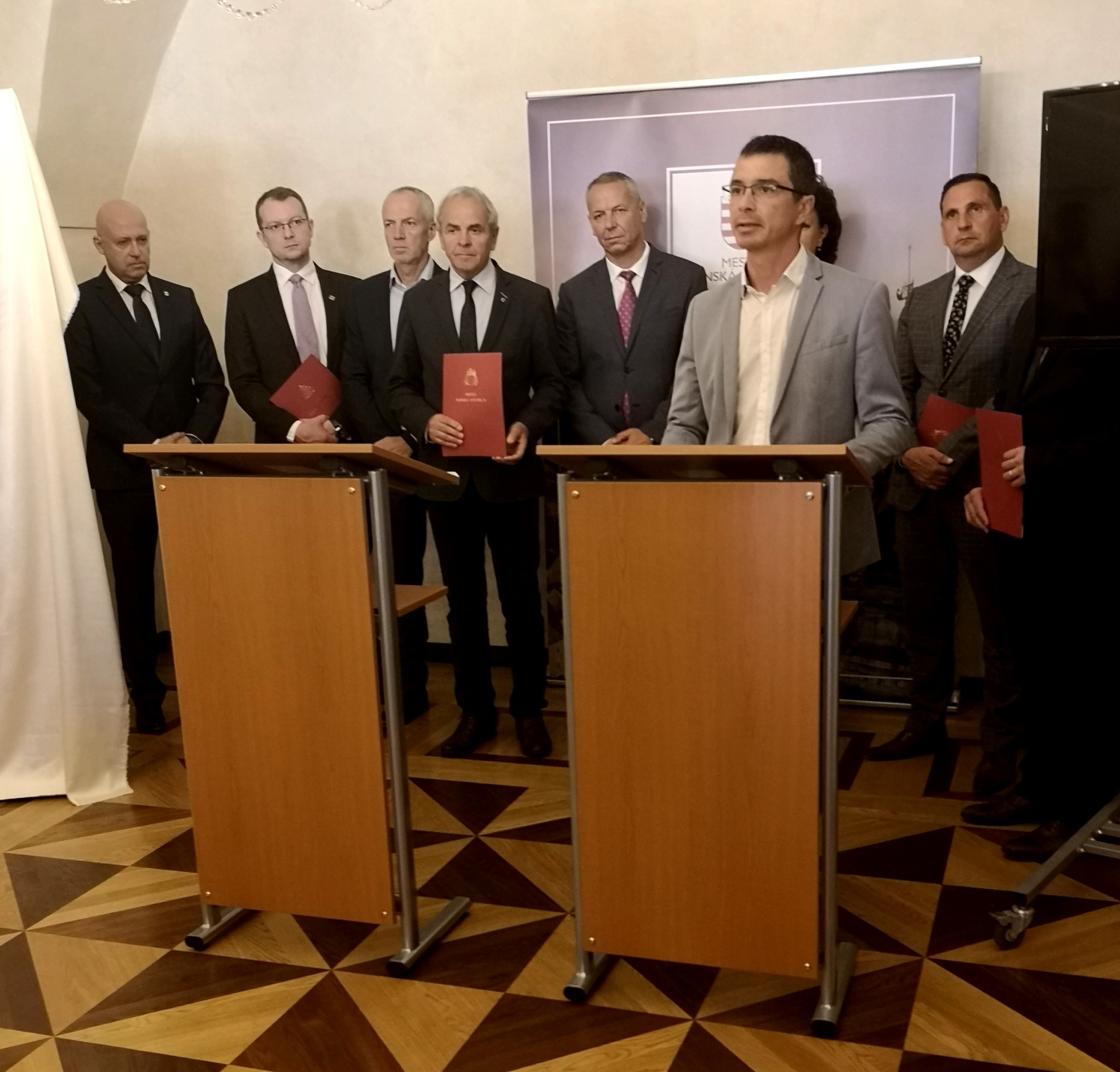 FOTO: EYOF 2021 spája celý región. Dnes podpísali memorandum a odhalili ...
