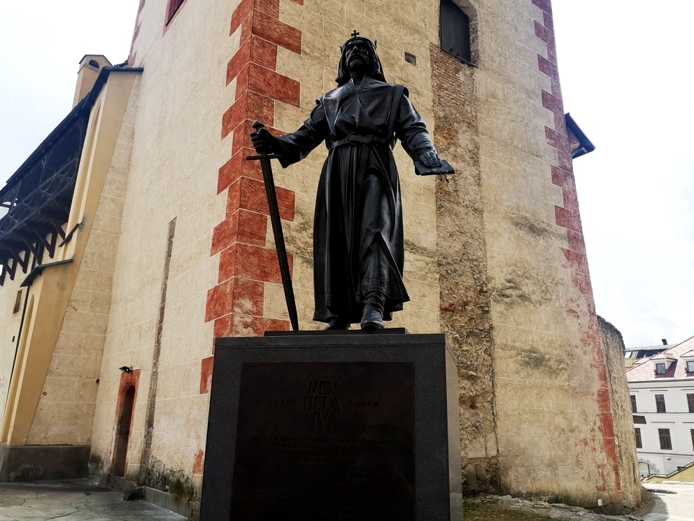 FOTO: Mesto Banská Bystrica má sochu svojho zakladateľa Bela IV.