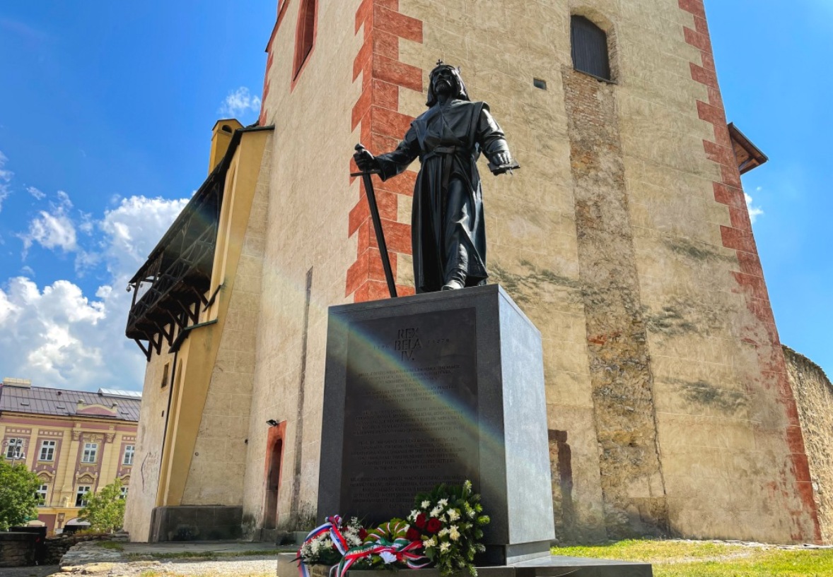FOTO: Mesto Banská Bystrica má sochu svojho zakladateľa Bela IV.