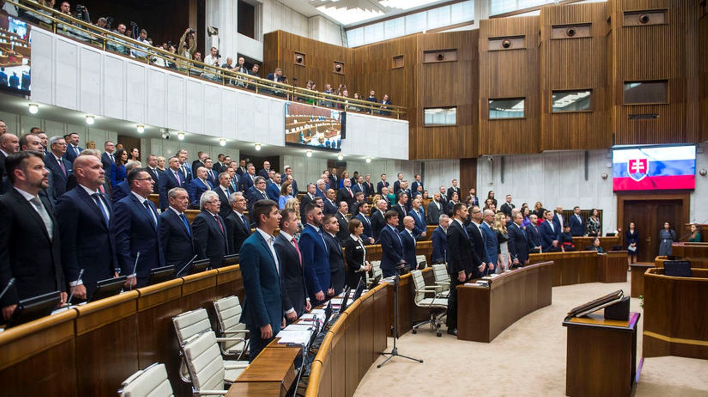 Marcový prieskum Ipsos: Najsilnejšia trojka Smer, PS a Hlas si udržuje odstup, SNS by v ...