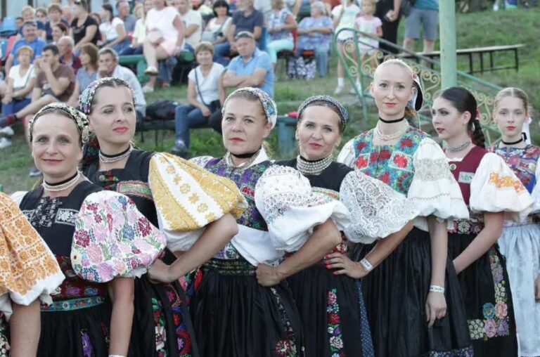 Festival tradičnej ľudovej kultúry Očovská folklórna hruda 2024 privíta ...