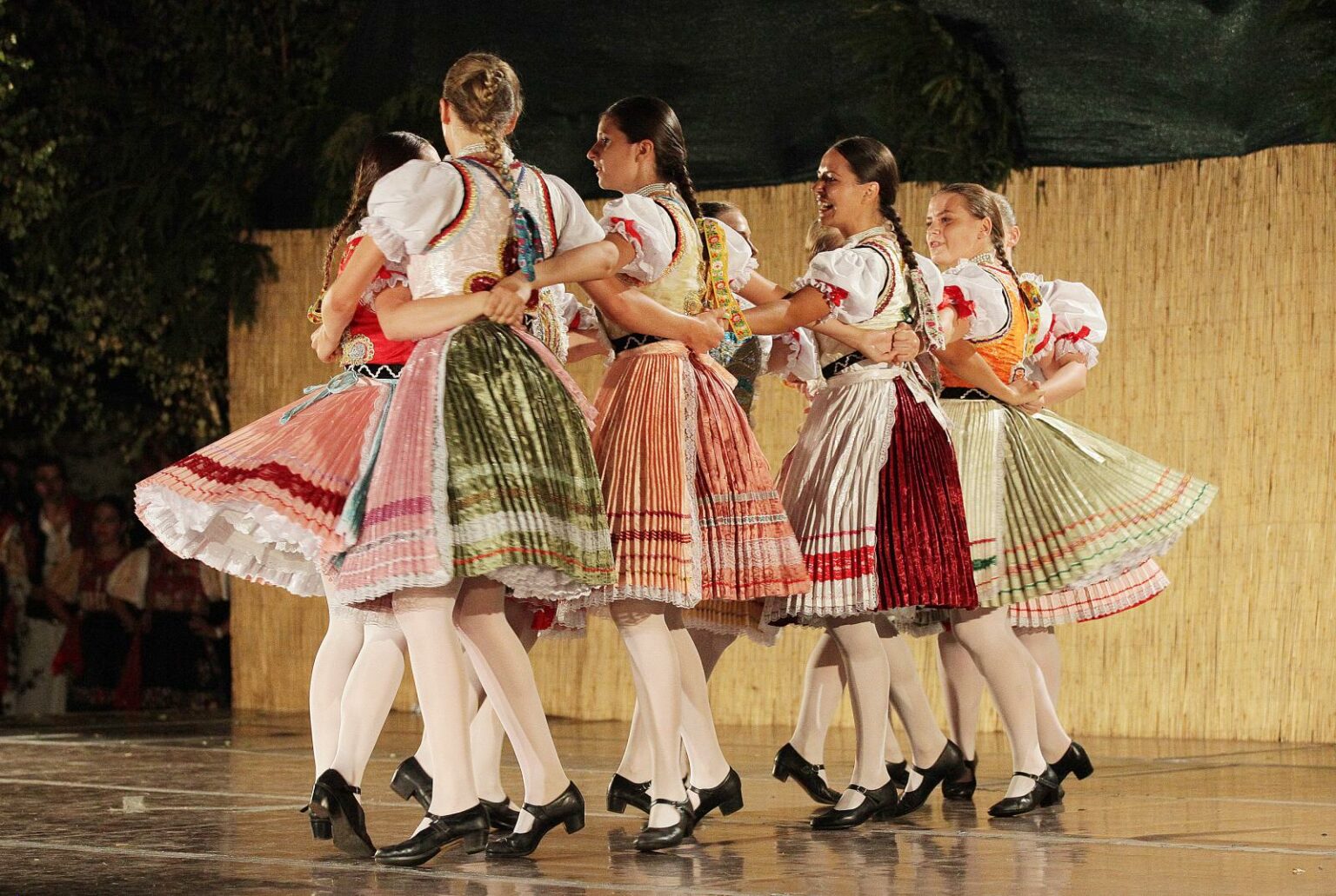 Festival tradičnej ľudovej kultúry Očovská folklórna hruda 2024 privíta ...